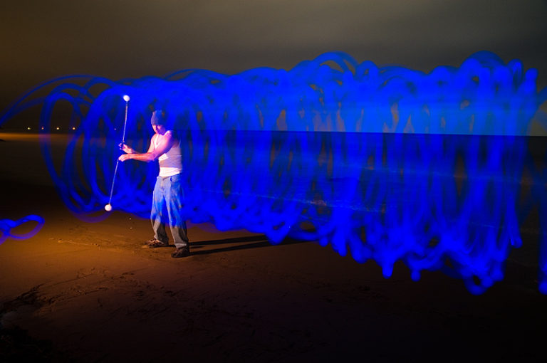 Toby Keller y sus fotografías del movimiento de la luz - fotofestín